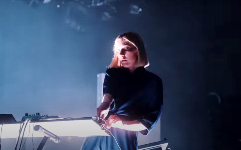 Set électro à la Halle aux Grains avec Romane Santarelli